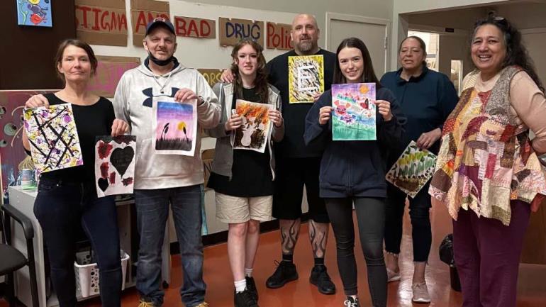 Creating art while dismantling stigma – art workshops support people ...